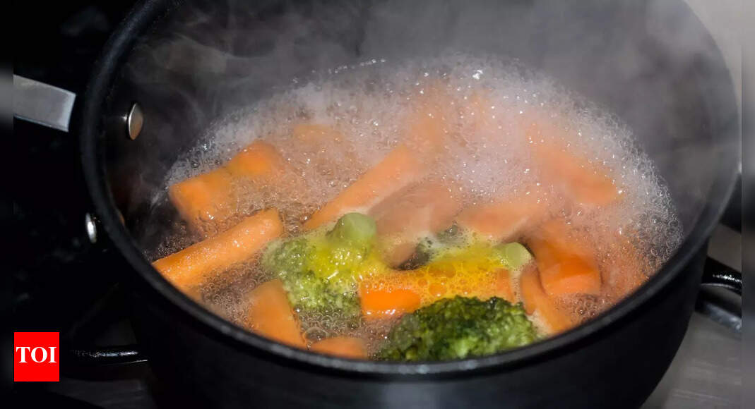 4 popular cooking methods that look similar but are completely ...