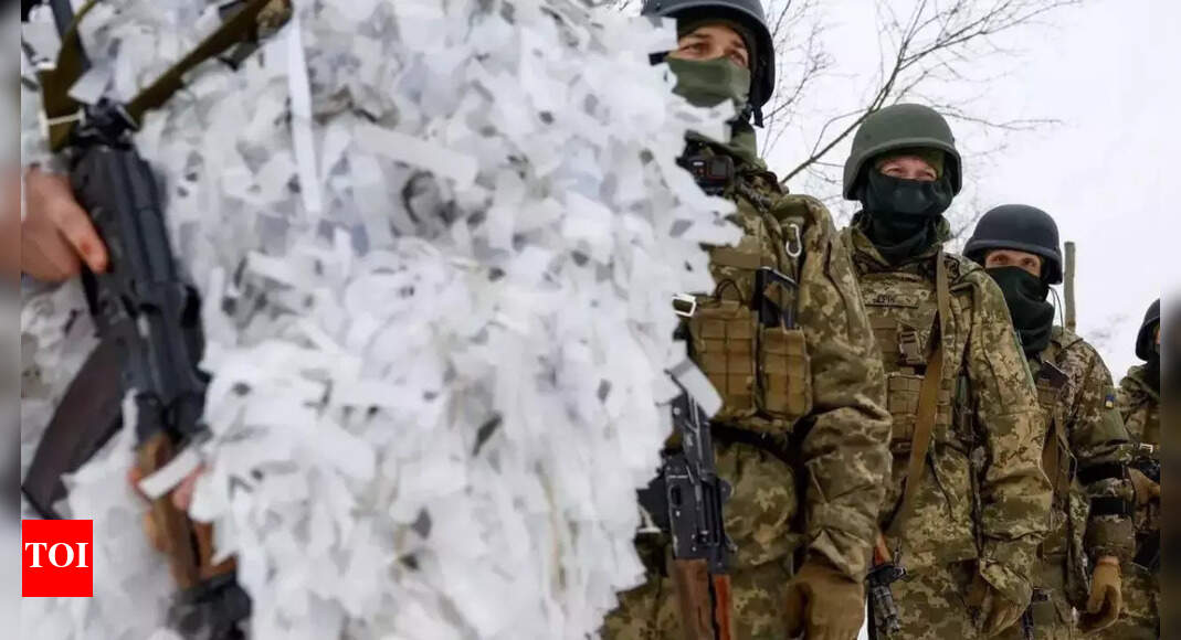 Putin: 'Controversial pro-Putin calendar features Russian soldier at US ...