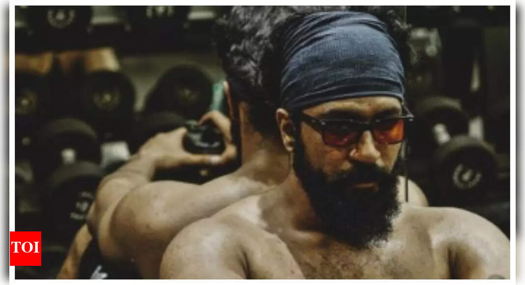 Vicky Kaushal flaunts his muscular physique as he trains hard for ...