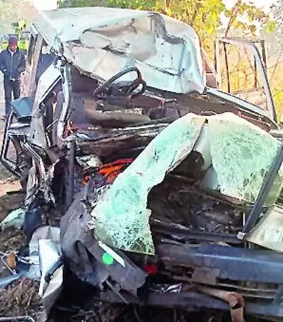 Wedding Guests Killed: 6 wedding guests killed in SUV-truck crash near ...