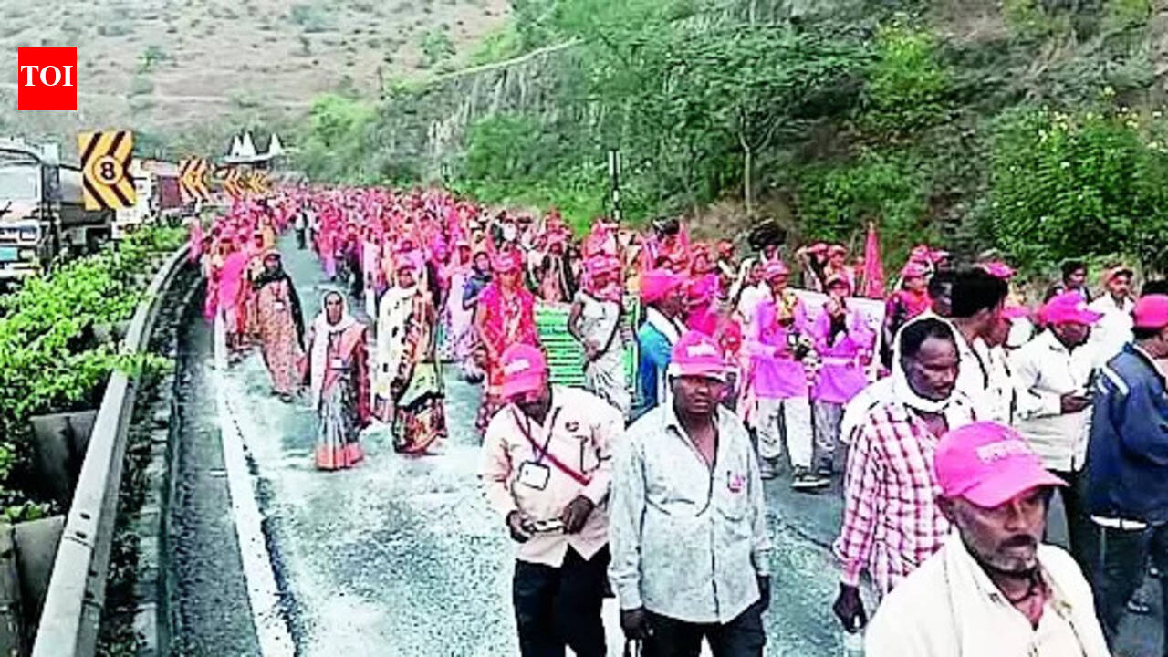 Tribal Farmers: Nandurbar Tribal Farmers March to Mumbai, Reach Niphad ...
