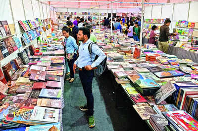 Pune Book Festival: Readers’ rush at Fergusson College as book fest ...