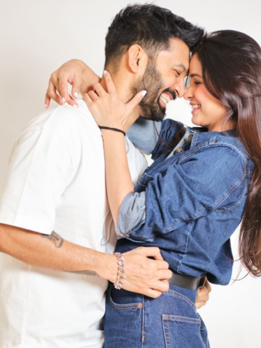 Temptation Island India's Chetna Pande and Nishank Swami's mushy clicks ...