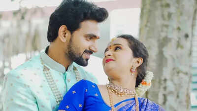 Prashanth Bharadwaj ties the knot to fiancee Vaishnavi - Times of India