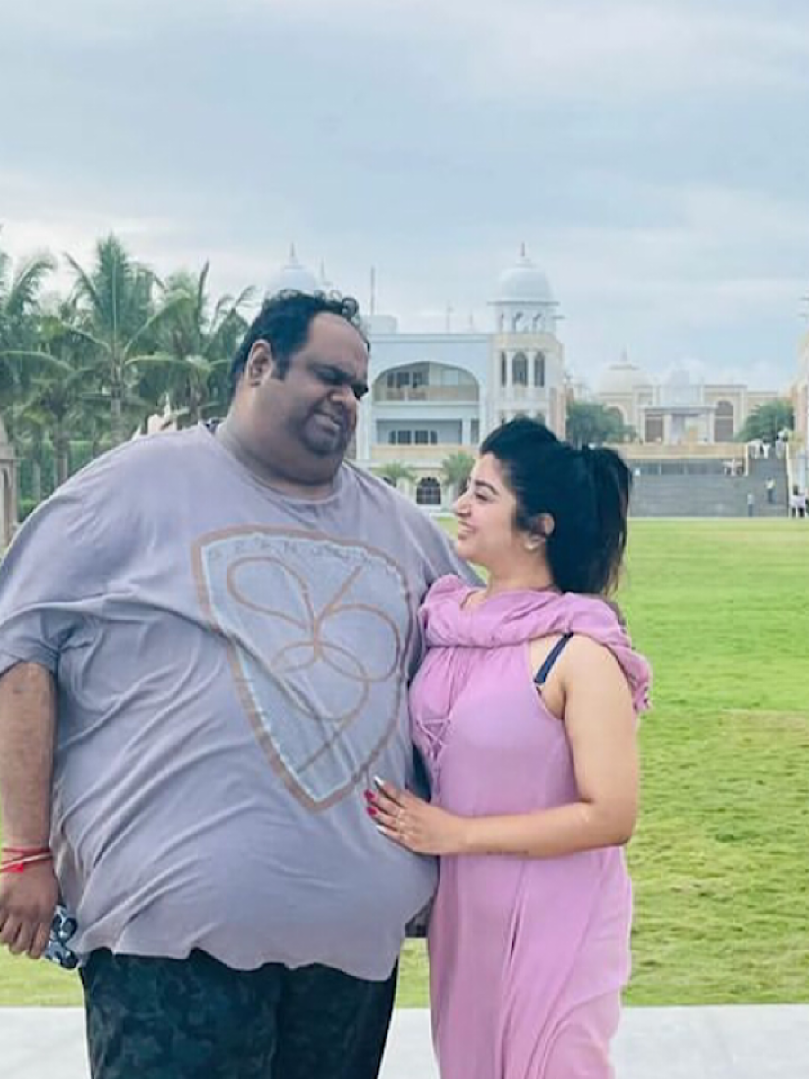 Lovey-dovey pics of Ravindar Chandra Sekaran and Mahalakshmi | Times of ...