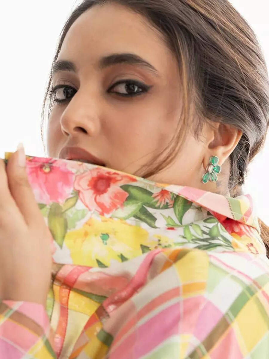 Priyanka Mohan showcases a camera-friendly visage | Times of India