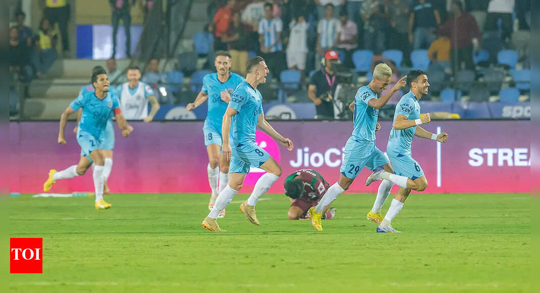 ISL: Mumbai beat Bagan as 7 players see red | Football News - Times of ...