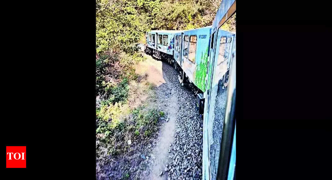 Self-Propelled Toy Train: Self-Propelled Toy Train Successfully Reaches ...