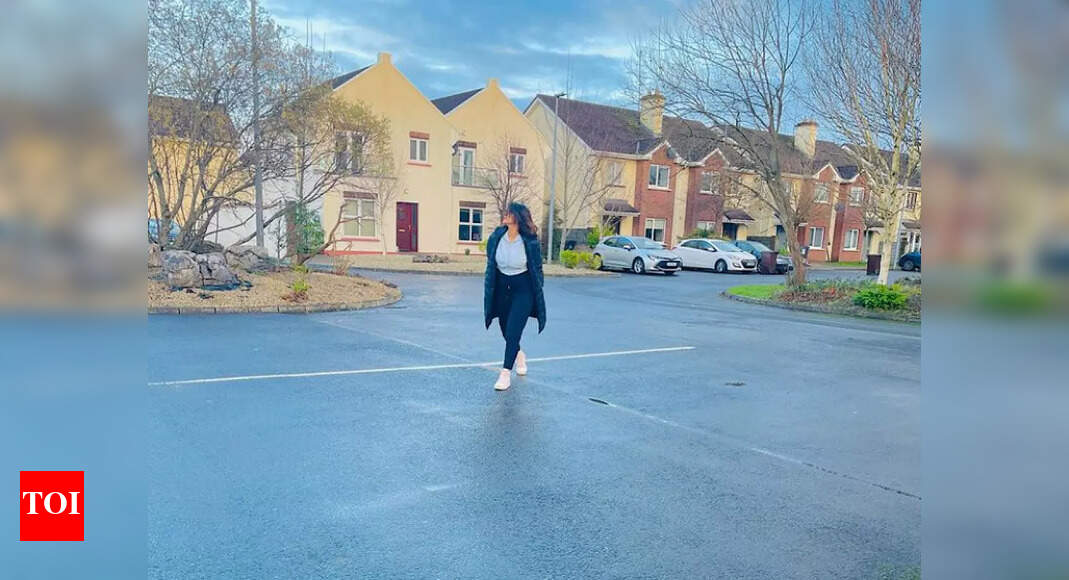 Anbe Vaa actress Delna Davis enjoys a vacation with friends in Ireland ...