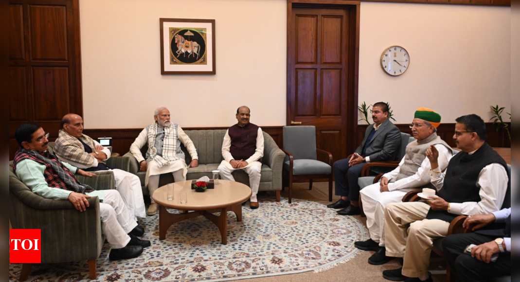 Prime Minister Narendra Modi: Stormy winter session: PM Modi meets Lok ...