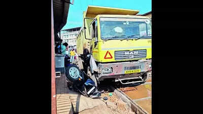 Dumper Hits: Intoxicated Dumper Driver Damages 13 Vehicles in Road Rage ...