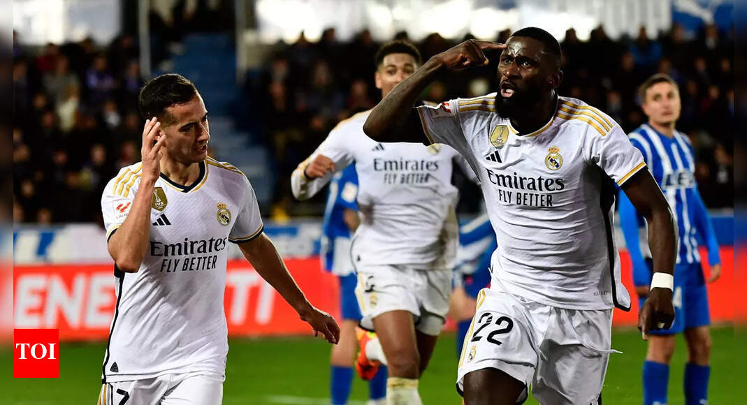 Ten-man Real Madrid score late to snatch victory at Alaves | Football ...