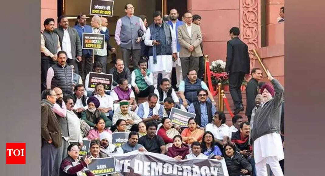 Jharkhand: J'khand: INDIA bloc leaders take out protest rally against ...