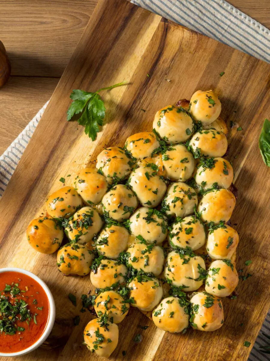 Christmas 2023: How to make Cheesy Garlic Pull-Apart Christmas Tree ...