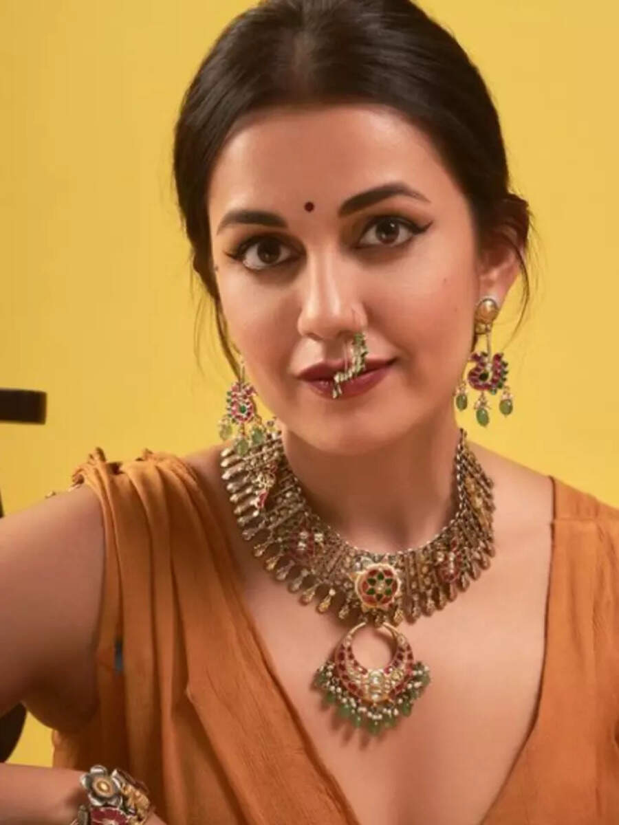 Esha Kansara's drop dead gorgeous looks | Times of India