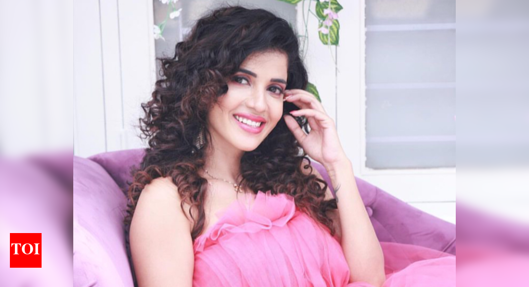 Actress Ramya Balakrishna joins the cast of 'Kannedhirey Thondrinaal ...