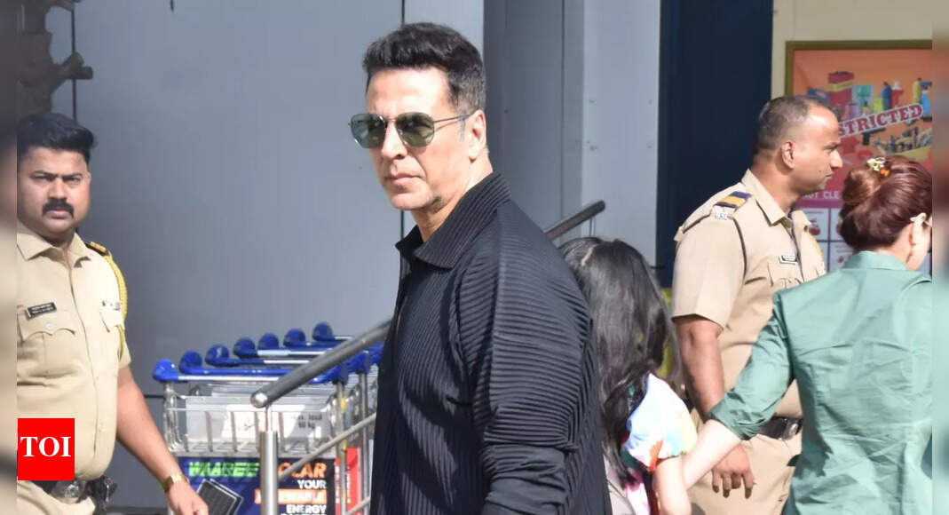 Akshay Kumar leaves for his annual Christmas vacay, but his printed ...