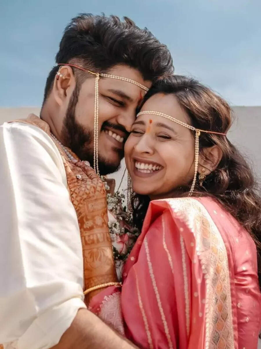 Swanandi Tikekar and Ashish Kulkarni's romantic pictures | Times of India