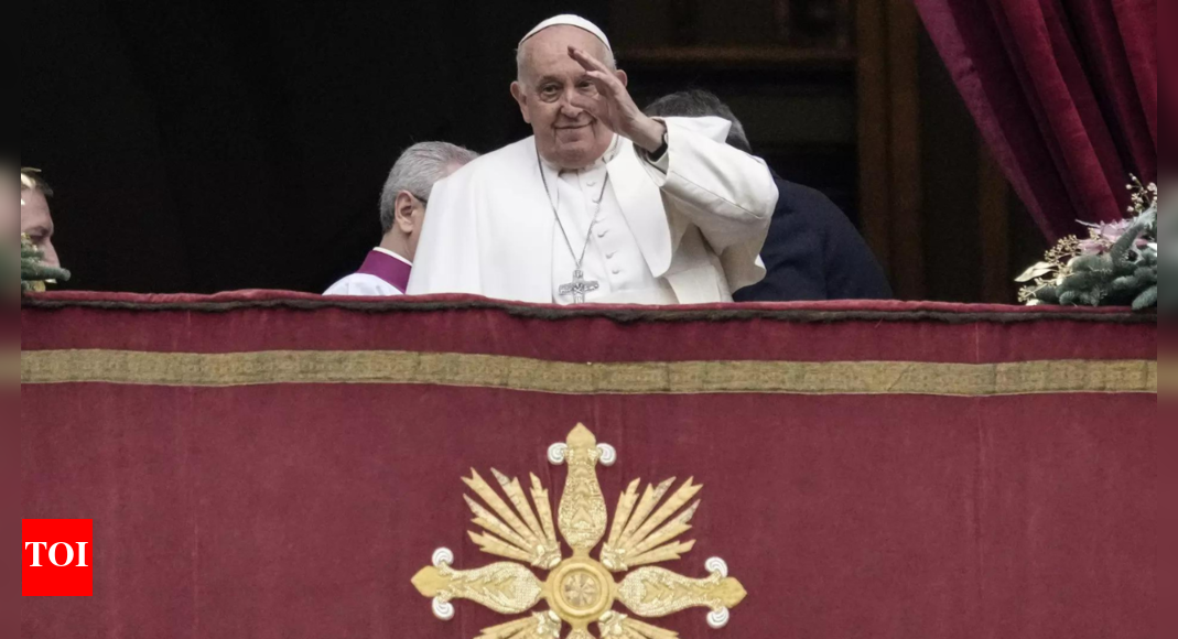 Pope Francis denounces the weapons industry as he makes a Christmas ...