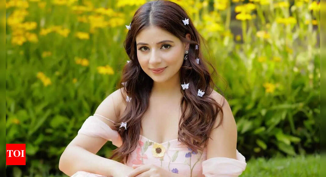 Tania embarks on a cinematic journey with 'Mithde' as shooting ...