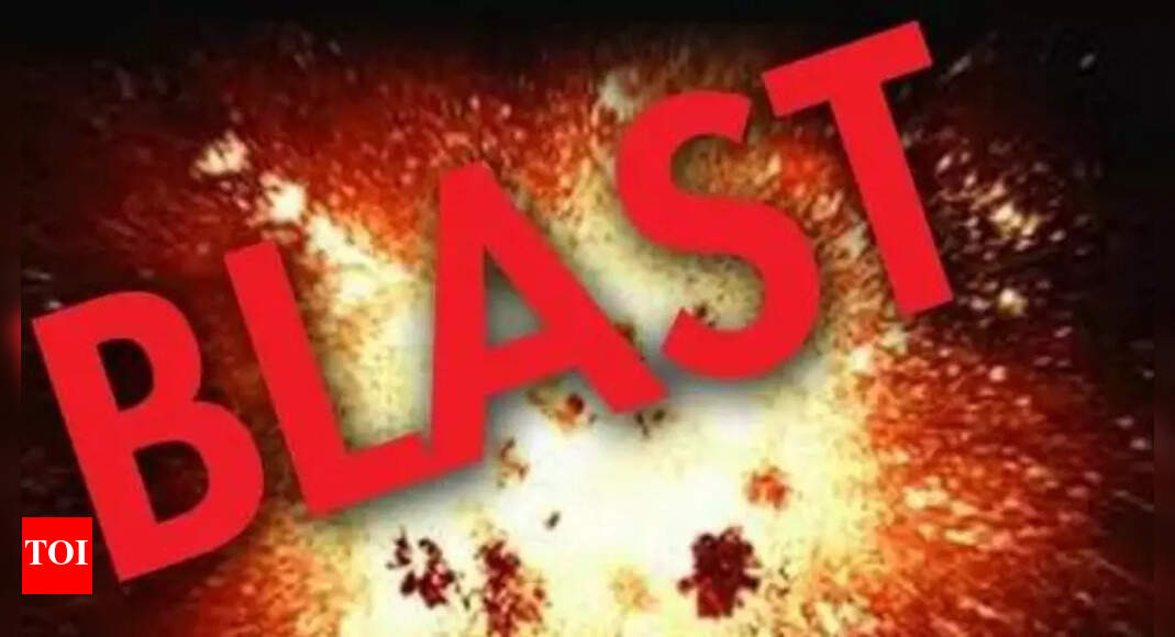 Sutli Bombs: ‘Sutli’ bombs hurled at house of BJP MP’s kin | Patna News ...