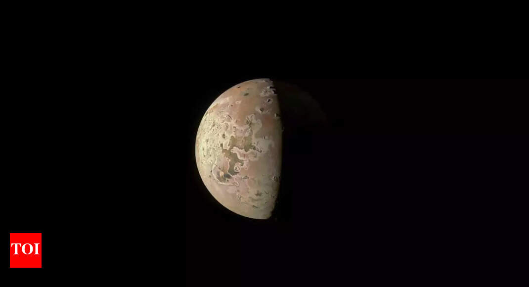 NASA's Juno spacecraft takes breath-taking pictures of Jupiter's moon ...