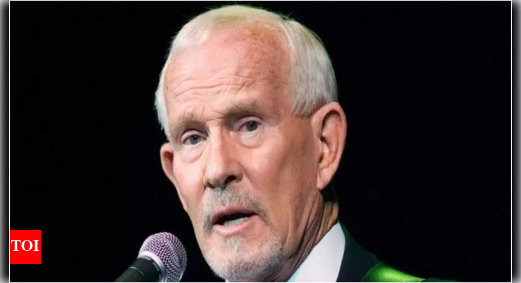 Tom Smothers, elder half of comedy duo Smothers Brothers, dies at 86 ...