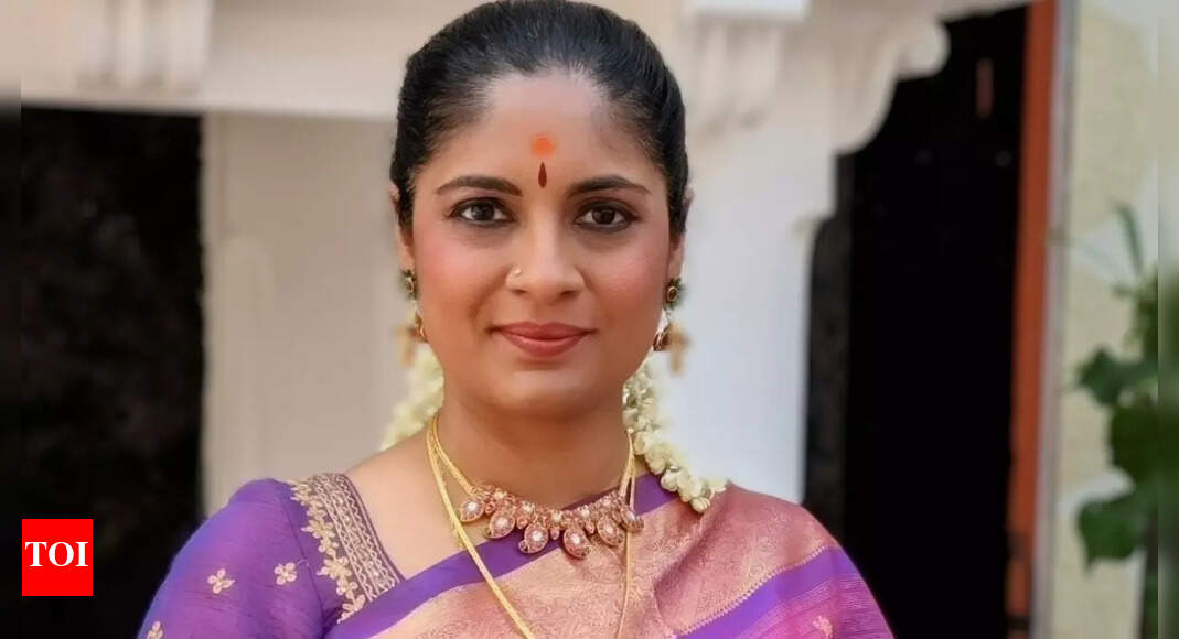 Mayyakum Margazhi: I’m trying to match multi-coloured blouses with ...