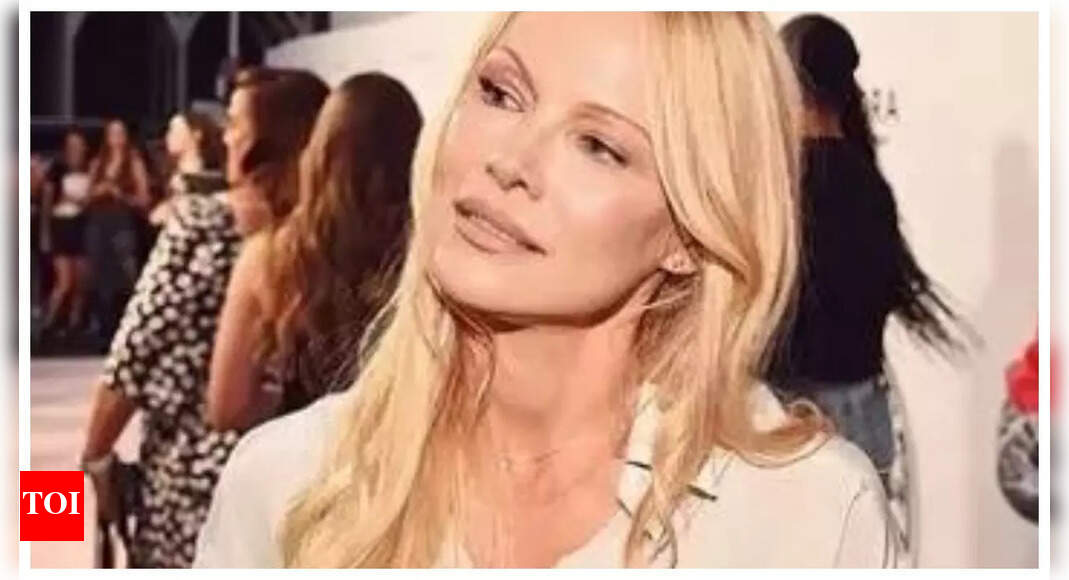 Pamela Anderson shows off makeup-free face in new video | English Movie ...