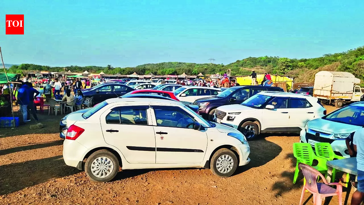 Travellers Lose 1.5-2 Hours to Traffic in Weekend Rush | Pune News ...