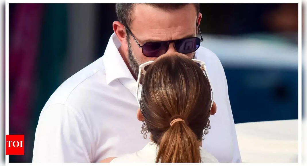 Jennifer Lopez and Ben Affleck's Mini Moke Caribbean getaway pictures ...