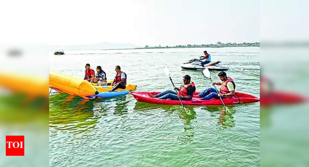 Boat Club: Boat Club On Gangapur Backwaters A Tourist Favourite On New ...