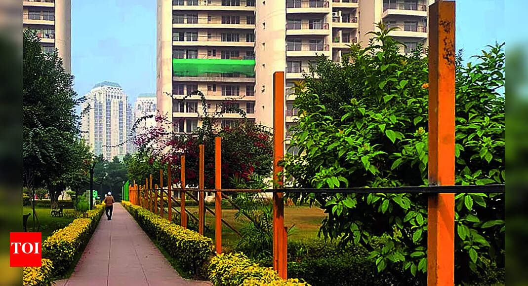 Unsafe Paradiso Towers: Unsafe Paradiso Towers in Gurgaon Being ...