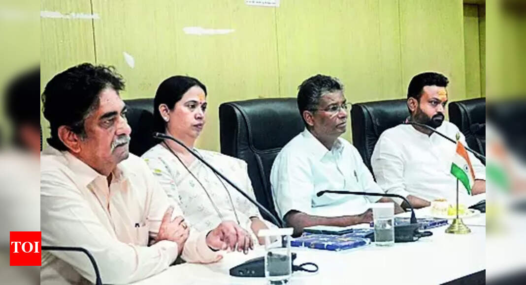 APMC Market: Government and Private Market Traders Urged to Cooperate ...
