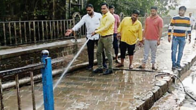 Vegetable vendors help BMC deep-clean Dadar | Mumbai News - Times of India
