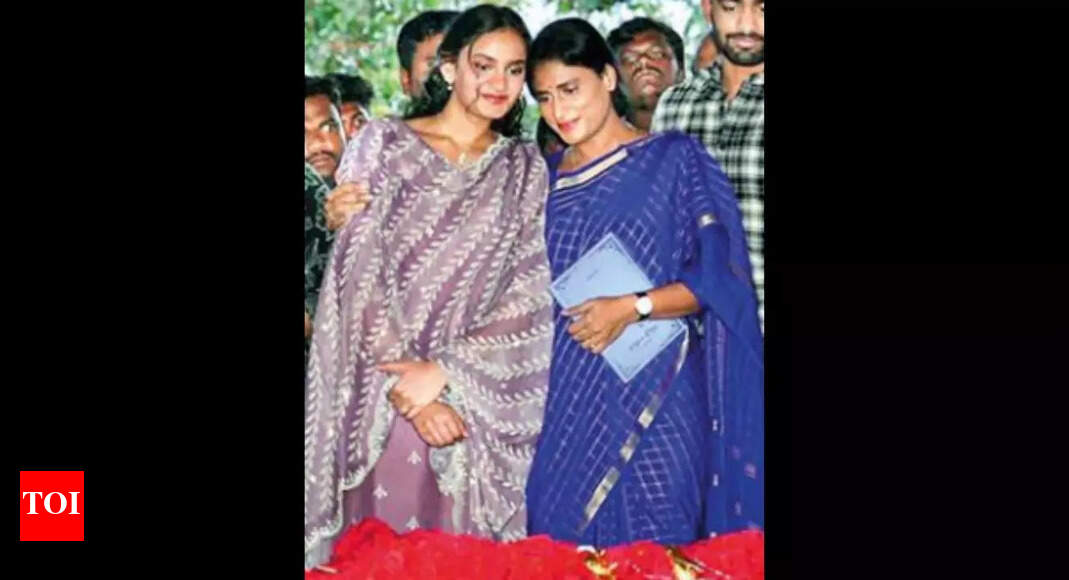 Rahul Gandhi: YSR’s daughter Sharmila to merge her party with Congress tomorrow | Hyderabad News ...