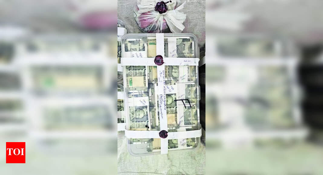 Fake Note Bust: Delhi Police Arrest 3 Men in 5cr Fake Note Bust | Delhi ...