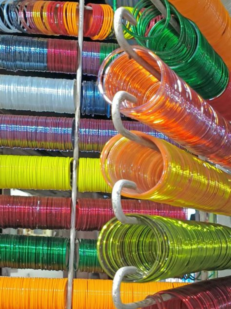 9 Benefits of Wearing Glass Bangles | Zoom TV