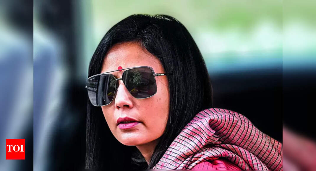 Supreme Court: No stay on Mahua Moitra's expulsion, SC seeks Lok Sabha secretariat's response ...
