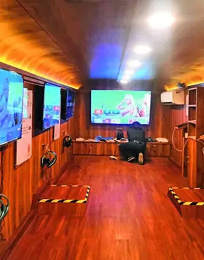 Police Bus To Make Pit Stops At Schools, Give Tips On New-age ...