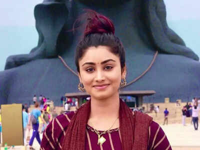 Samyutha enjoys a devotional trip with her mother - Times of India