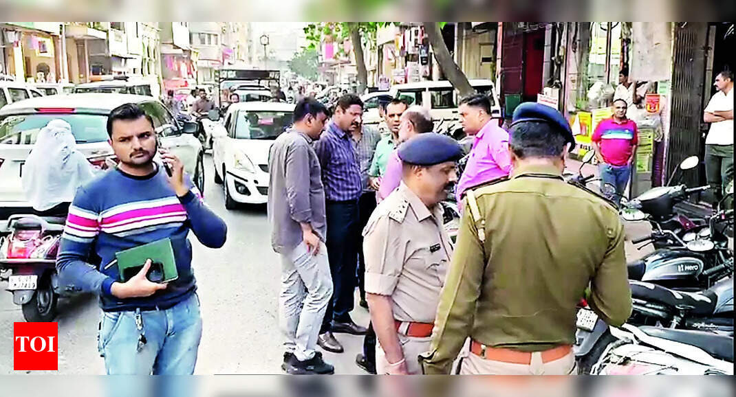 Man Robbed: Man robbed of 88L at gunpoint | Surat News - Times of India