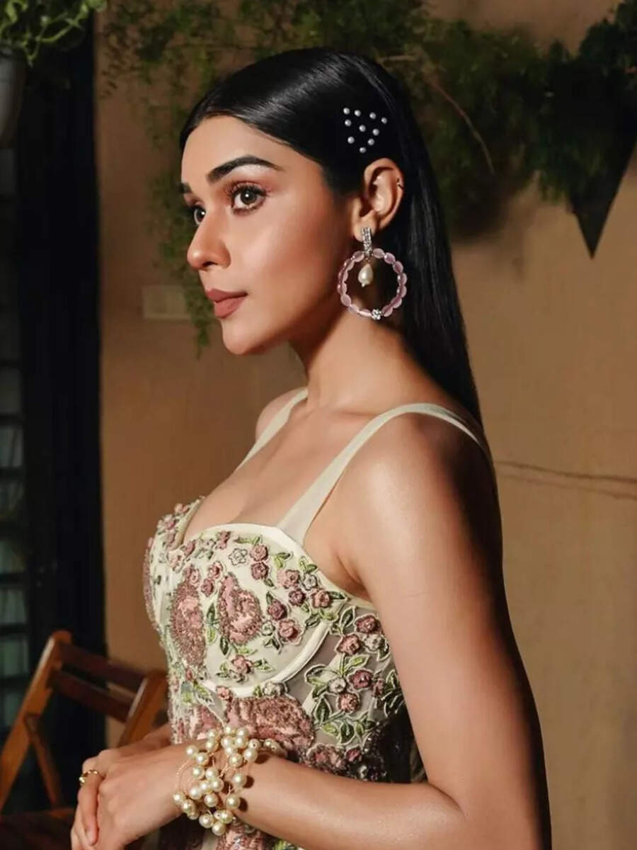 15 trendy and youthful look of Eisha Singh | Times of India