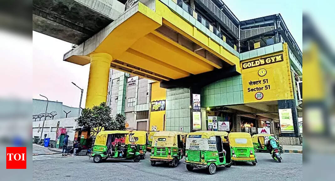 Auto-Cracy: Unauthorised Auto Stands Choking Traffic Near Noida Metro ...