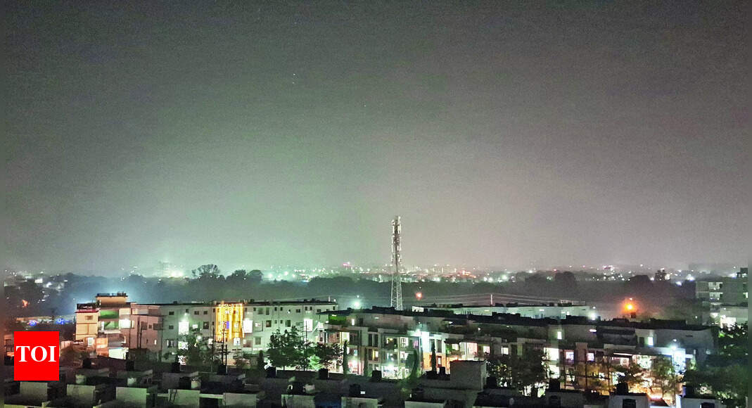 Fog: Dense Fog Reduces Visibility to 50mtrs; Light Rain Expected in ...