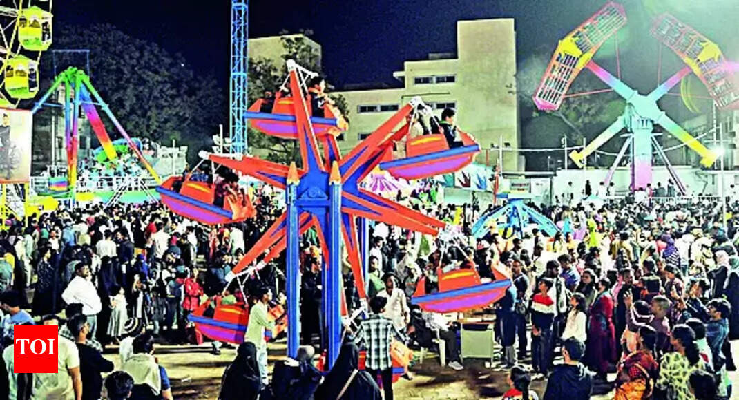 Weekend Extravaganza: Weekend extravaganza draws massive crowds at ...