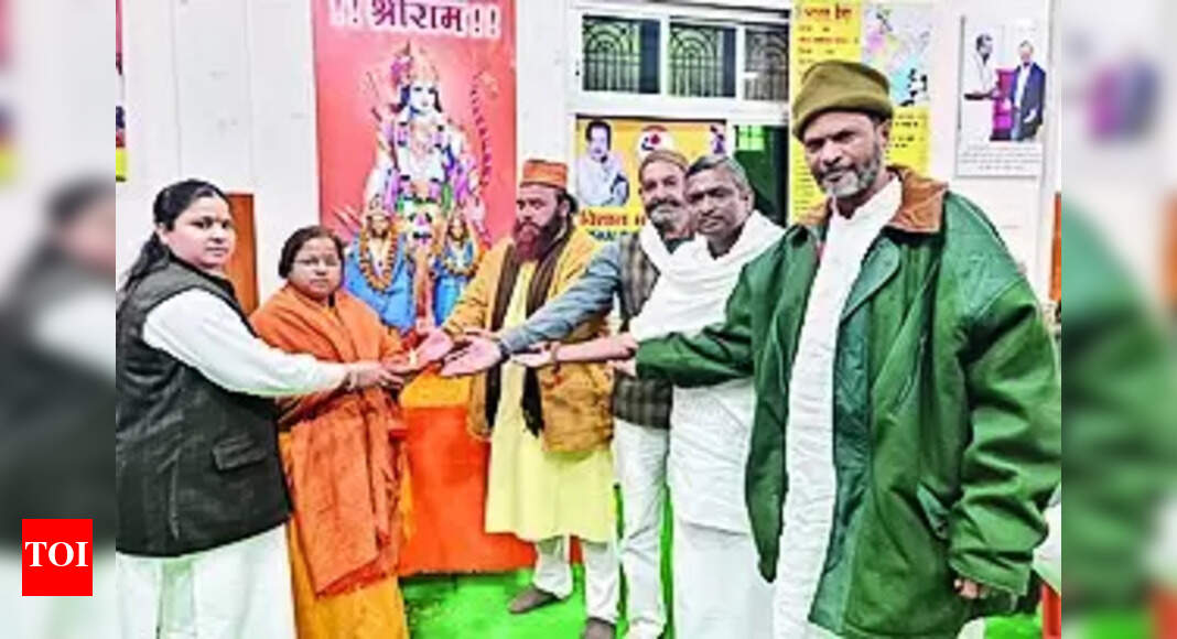 Muslims: Muslims join ‘connect with Ram’ prog in Varanasi | Varanasi ...