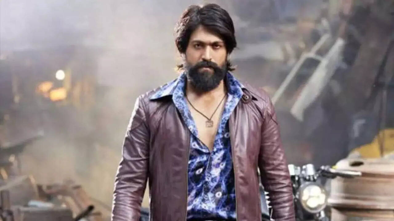 Yash's Heartfelt Tribute: Visiting Families of Fans Who Lost Lives ...