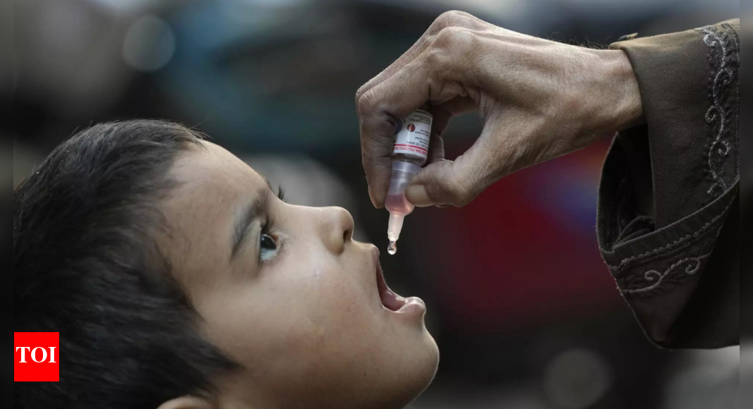 Pakistani officer wounded while protecting polio vaccination workers ...