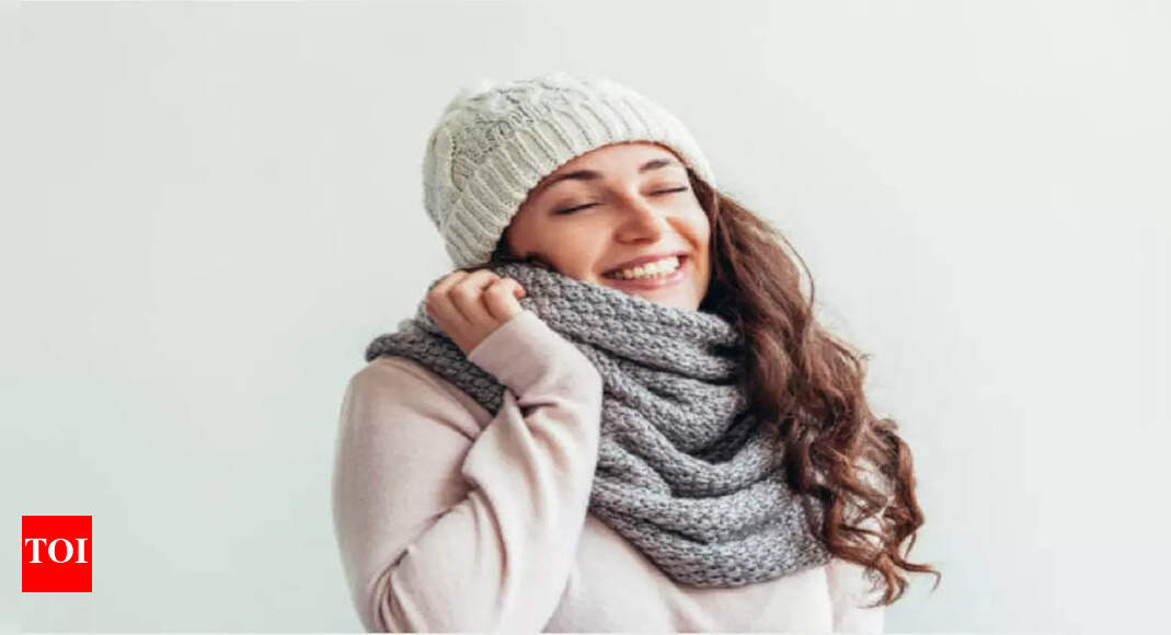 Winter chic: Elevate your style with creative sweatshirt pairings ...